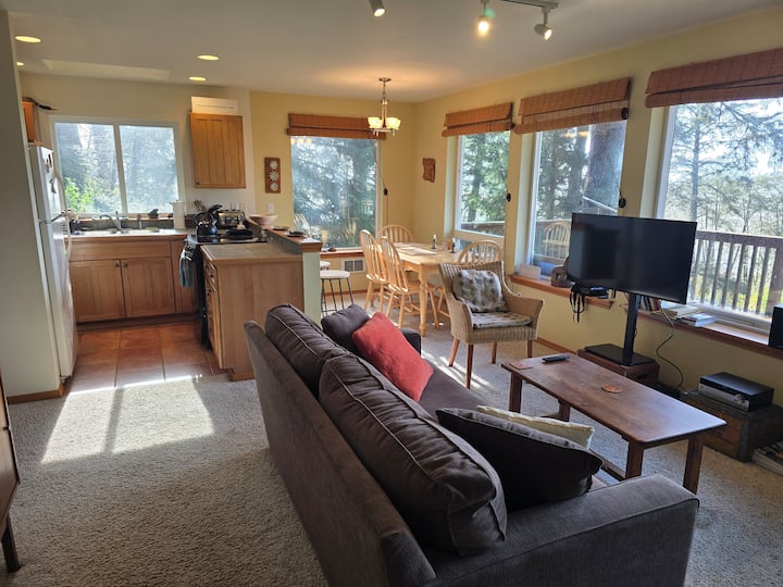 Charming, Cozy Beach House - Copalis Beach, WA