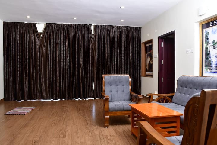 La Fiesta Resorts With Breath-taking Mountain View - Kodaikanal