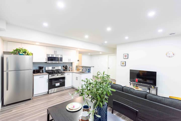 Pop Suite - 2 Br Basement Suite Near U Of A - Edmonton, Canada