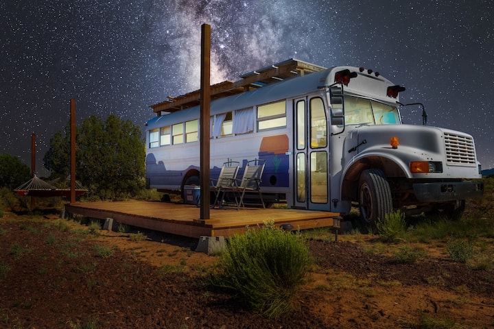 Cozy Glamping Bus | Queen Bed | Stargazing - Arizona
