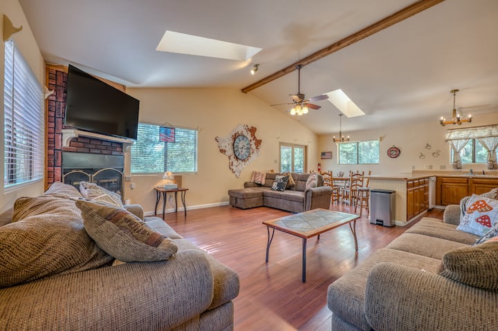 3 Alarm Retreat - Hot Tub, Large Decks, Spacious - Ruidoso, NM