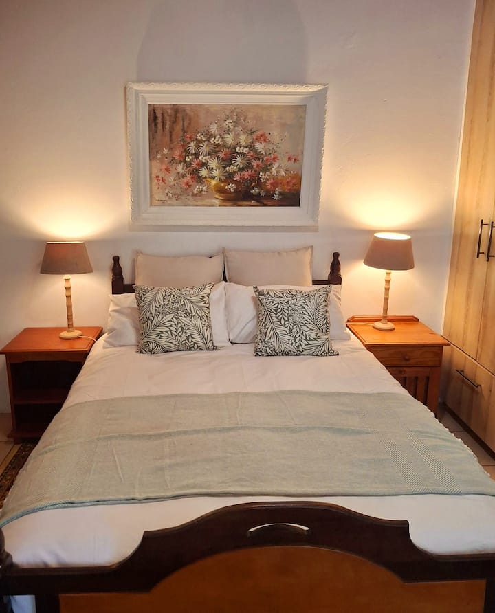 Charming One-bedroom Apartment With Garden View - Potchefstroom