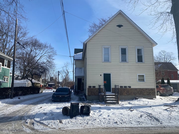 Historically Cozy Spacious Space Downtown - Port Huron, MI