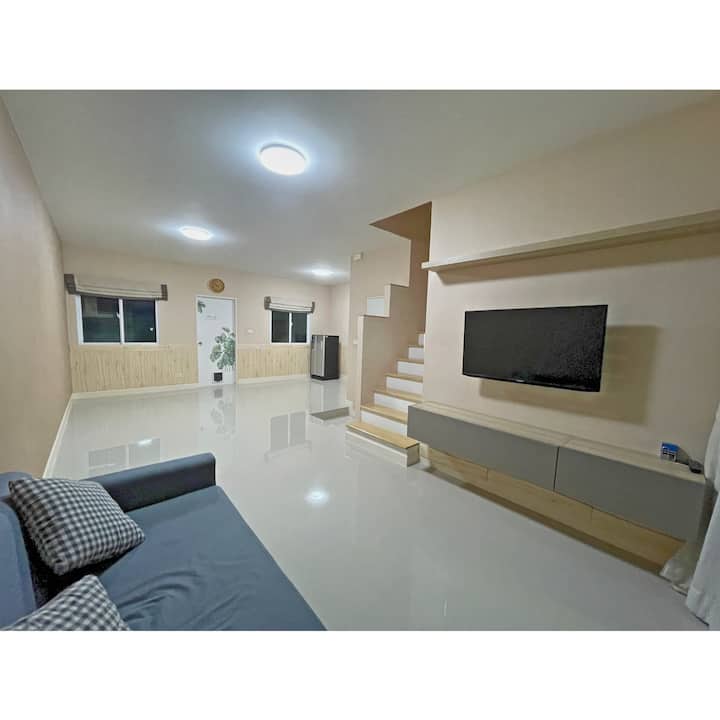 Juta’s Home บ้านทาวน์โฮม ใกล้รถไฟฟ้าสายสีม่วง - Bang Yai