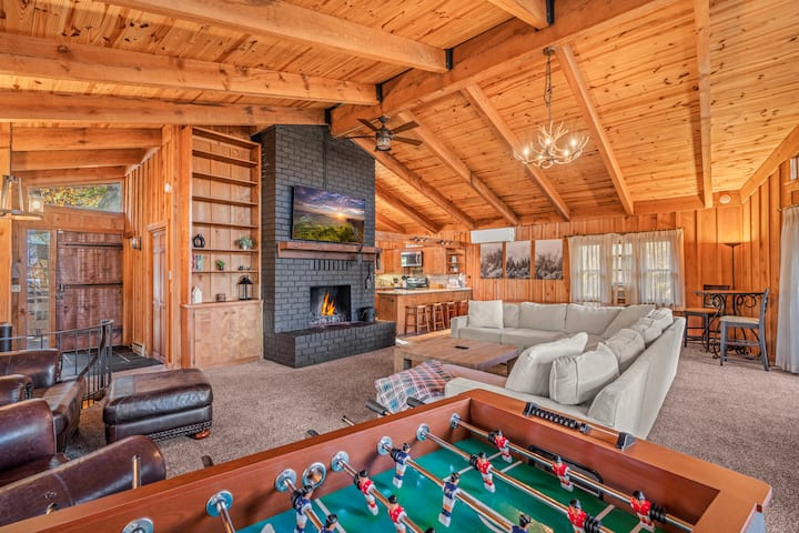 Woodhaven Cabin With Views, Games, And More - Massanutten, VA