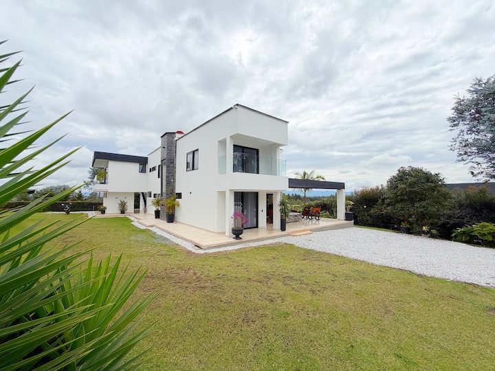 Finca En Llanogrande Con Linda Vista Y Jacuzzi - Guarne