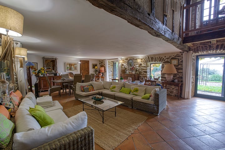 Magnifique Gîte Familial Avec Piscine - Jura