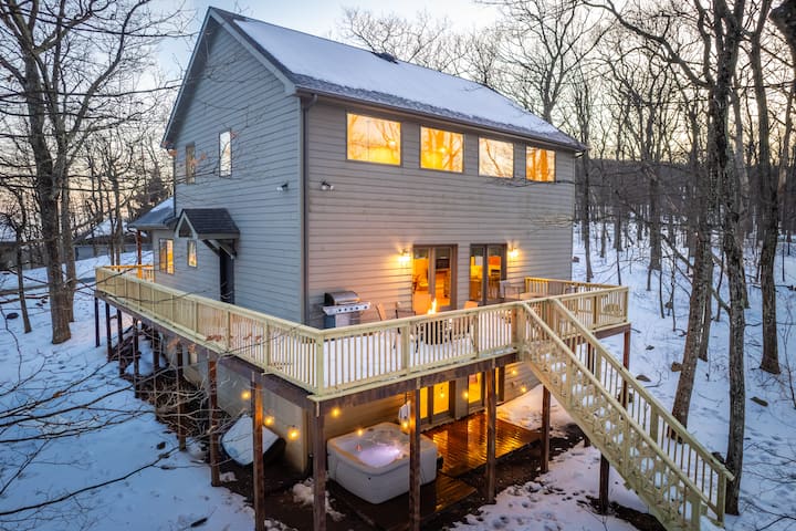 Spacious Family Retreat-hot Tub & Game Room - Wintergreen