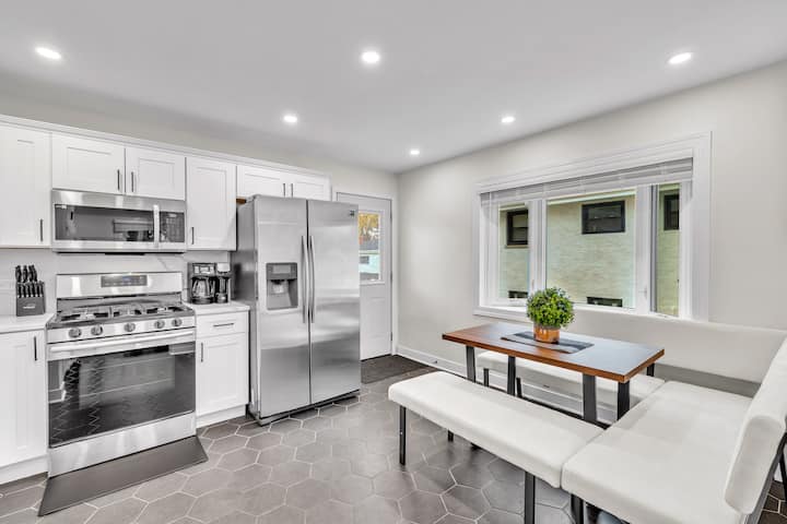 Bright & Cozy Elmhurst Stay • 3br/2ba - Elmhurst, IL