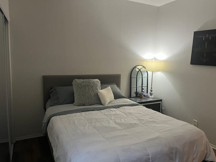 Great Location In Mdr With Pool Gym And Jacuzzi - Marina del Rey, CA