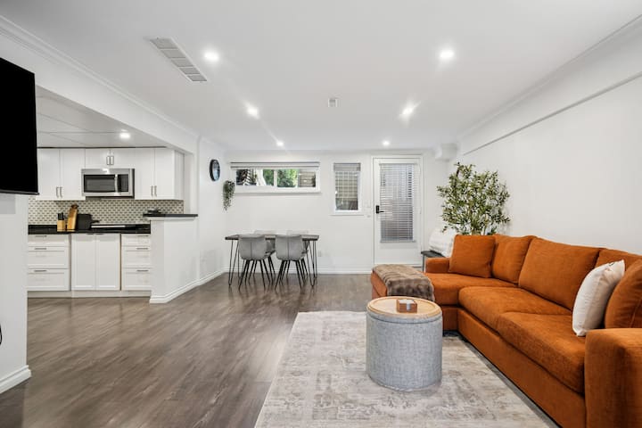 Bright, New & Spacious 1 Bedroom Suite - Burnaby