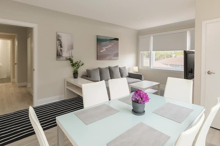 2bdr Chic Retreat | Comfy Beds | Big Tvs & Gazebo - 해밀턴