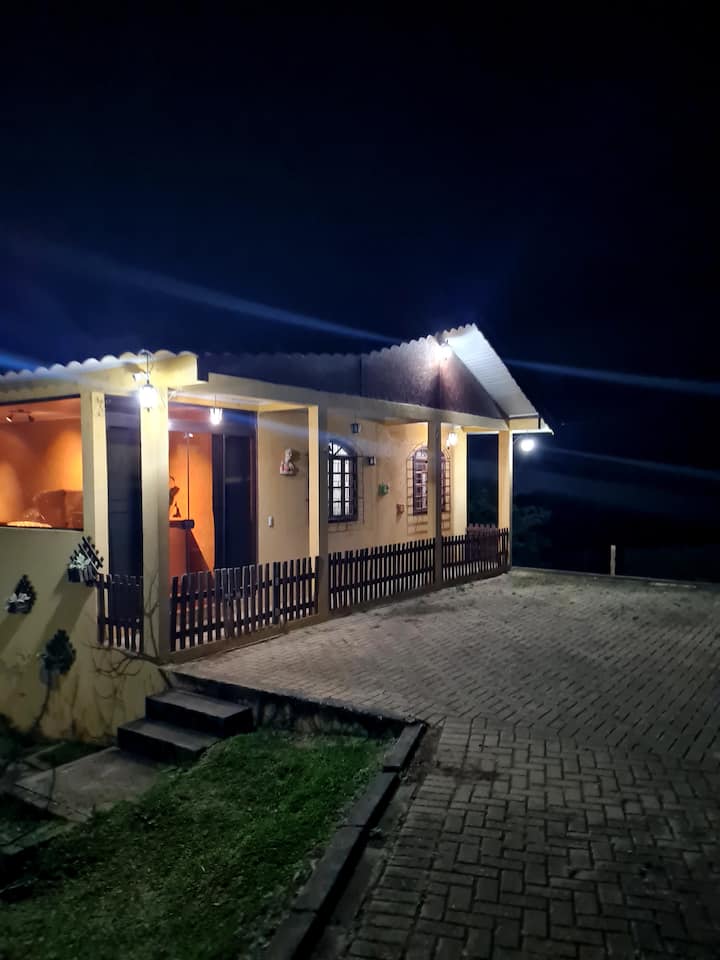 Ideal Para Quem Busca Um Refúgio Tranquilo - Araucária