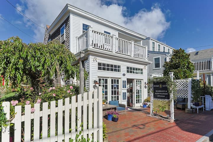 Coastal Escape: Modern Kitchen & Prime Location - Provincetown, MA