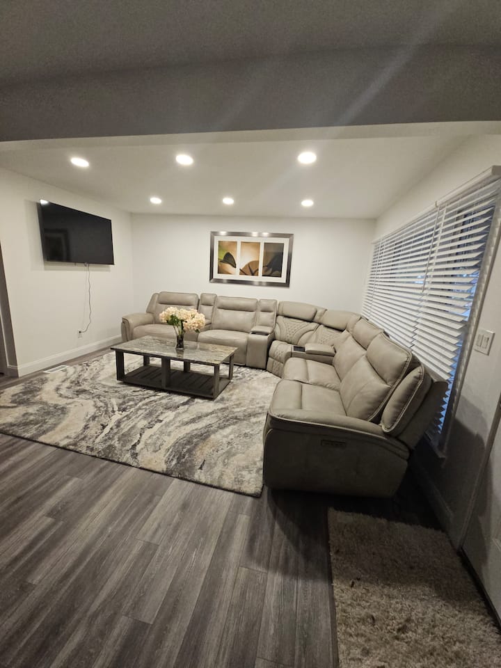 Telle Estate
Your Home Away From Home - Southfield, MI