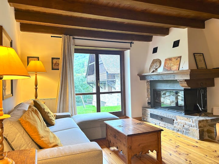 Rural D'àneu | Casa Rústica I Pati A Vall D'aran - Vielha