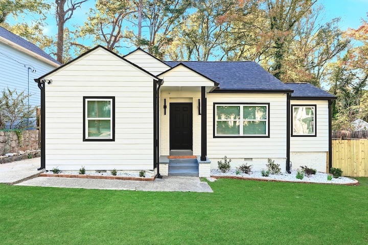 Sunny Bungalow | 2br 2ba | Pet Friendly - Buckhead