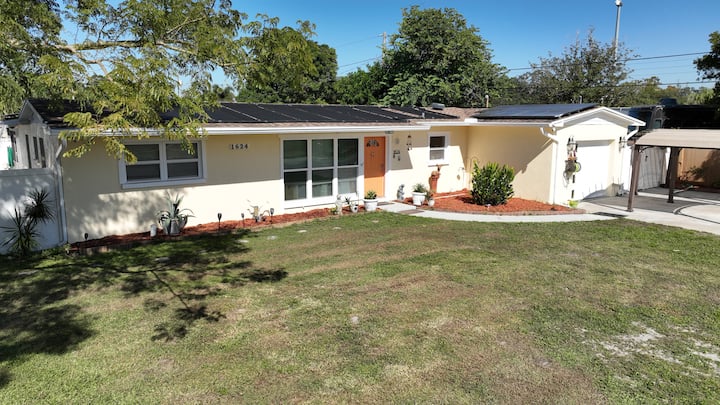 Lovely Valencia - Largo