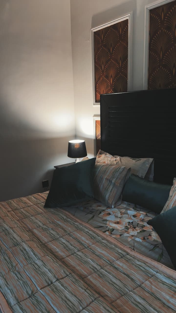 Private One-bed Living Room Retreat Full Privacy - Lahore