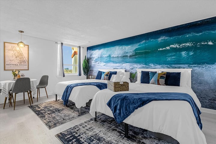 The Wave: Lux Beach Studio Pool Spa Pacman Sleeps4 - デートナ・ビーチ, FL