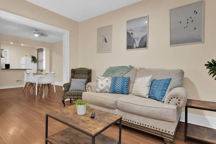 Cute 2-bdr Retreat In Little Italy | Free Parking - Windsor, ON, Canada