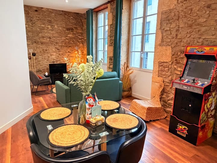 Grand T3 Lumineux En Pierre – Maison Carrée - Nîmes