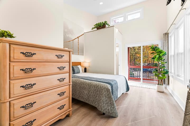 Stunning New Cary Adu, Priv. Yard, Dogs, Office - Raleigh, NC