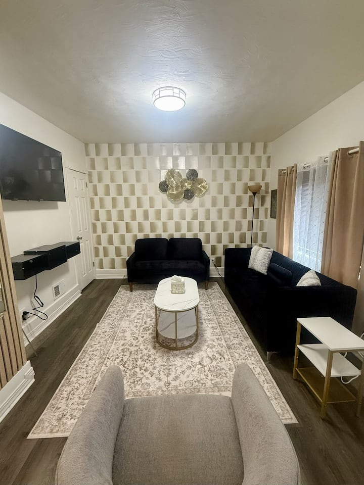 Cozy And Convenient Two-bedroom Home - Ameristar Casino Hotel Council Bluffs