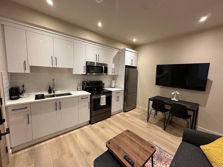 New Suite With Private Forest & Viewpoint Deck! - Delta