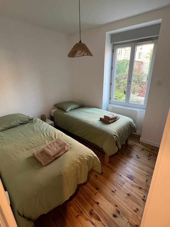 La Maison Des Volcans - 8 Personnes - Wifi - Jeux - Puy-de-Dôme