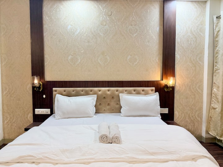 Independent And Cozy 1rk Flat In Indore - Indore