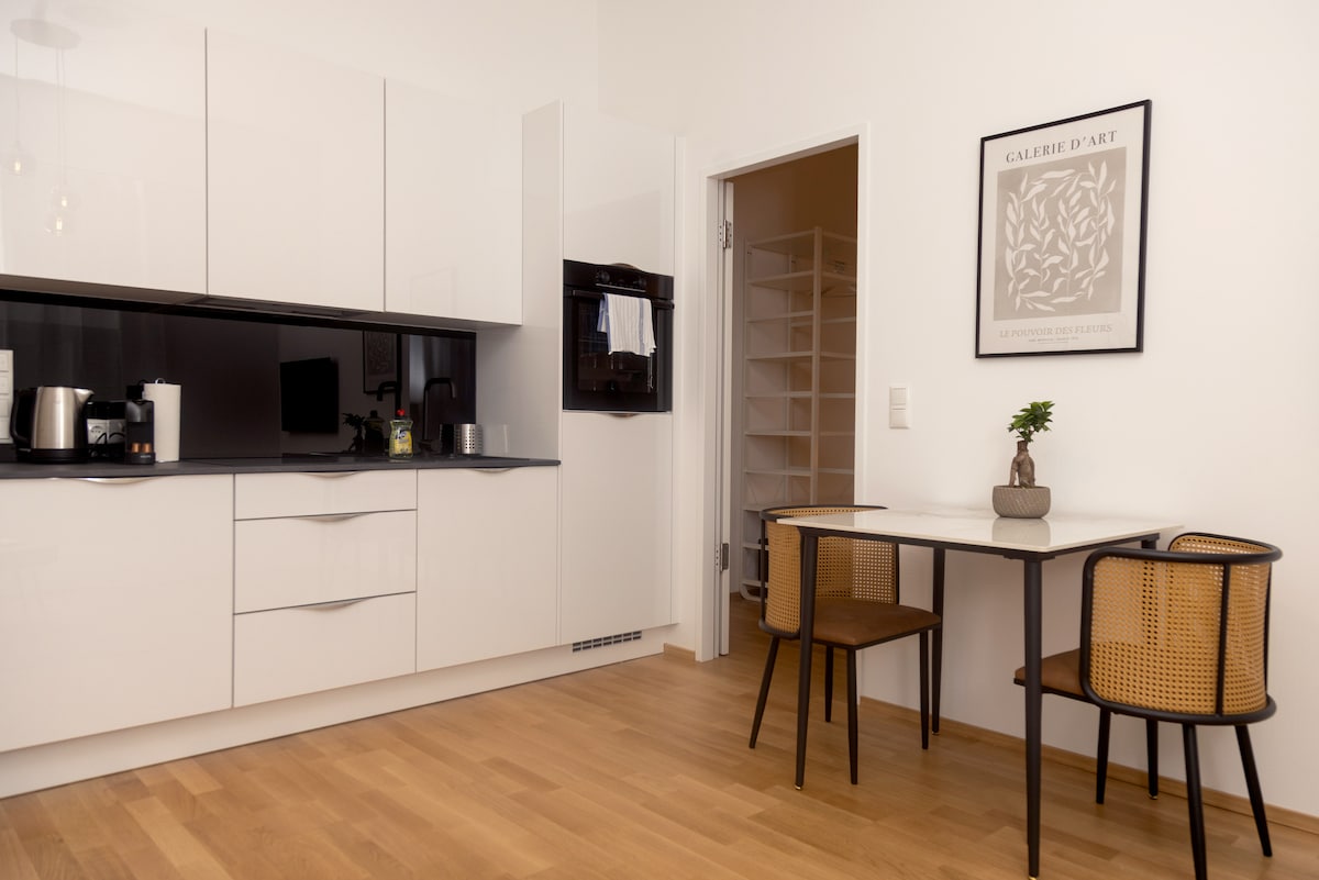 Apartamento elegante com jardim · tranquilo e perto do centro - Airbnb