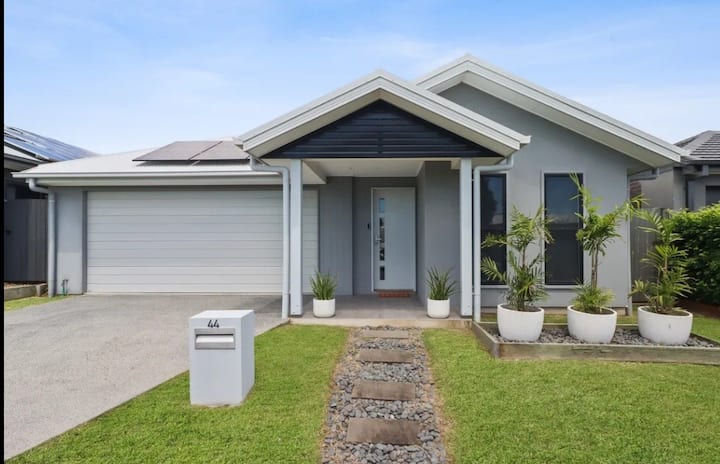 Modern 4 Bedroom House In Sunshine Coast - Buderim
