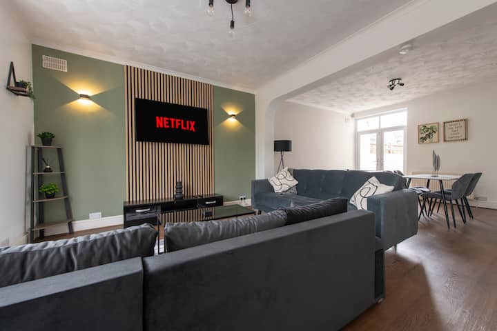 Spacious 3 Bh |Sleeps 8 |Free Parking |Pool Table - Chatham