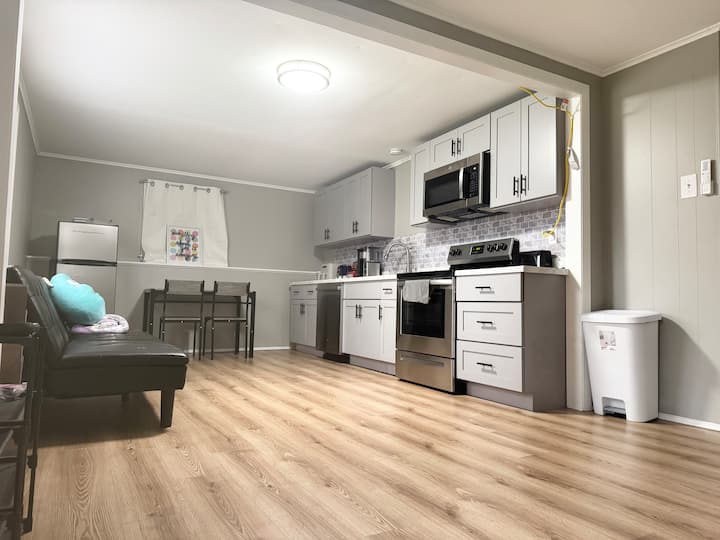 1b1b Unit In A Split-level House - Connecticut