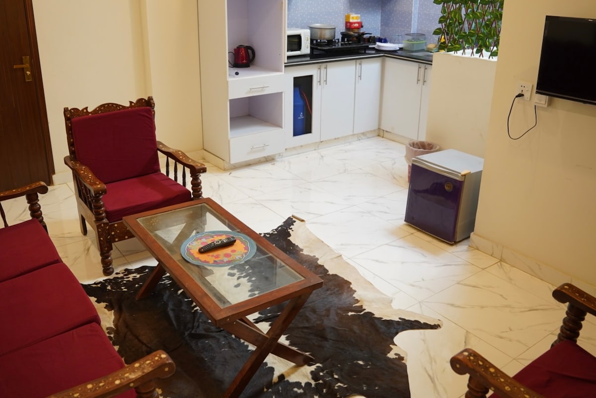 Apartamento de lujo en Karachi con 2 camas, sala de estar y aire ...