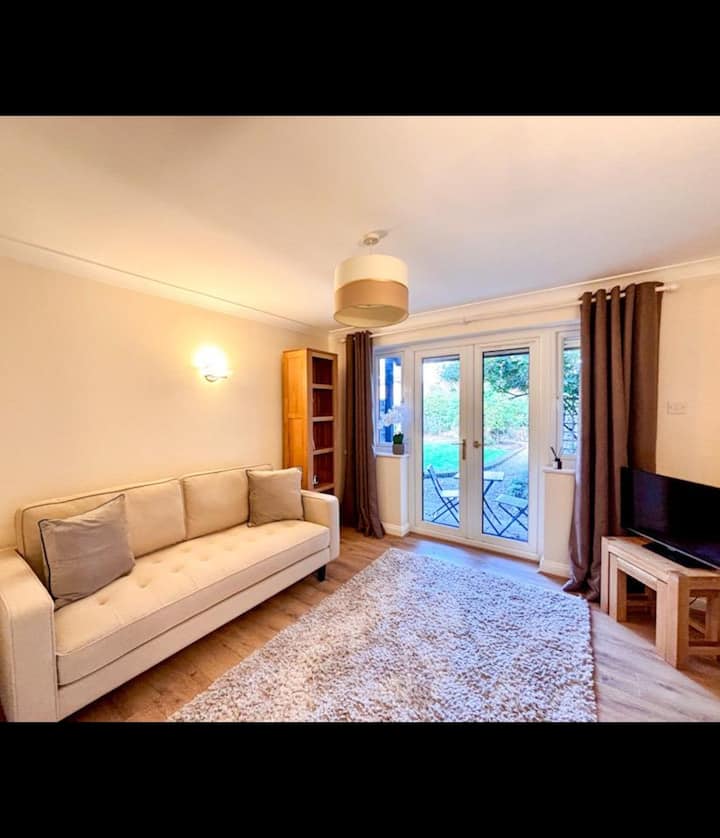 Modern 2 Bed Apartment In The Heart Of Thame. - Thame