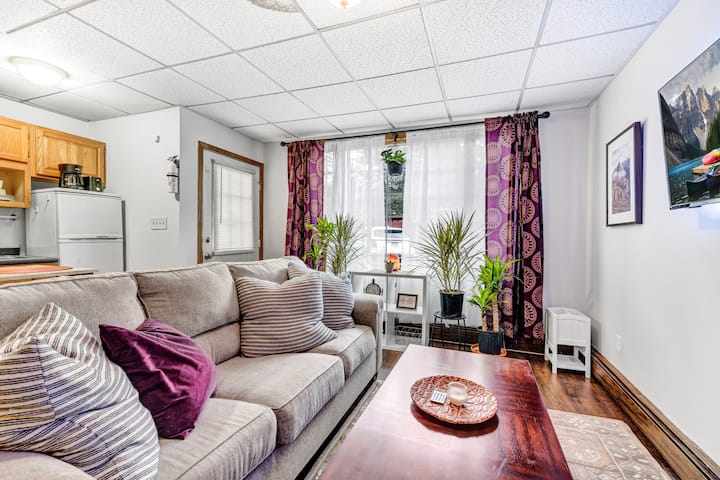 Charming 1br End Cottage•private Entrance •Parking - Chester, PA