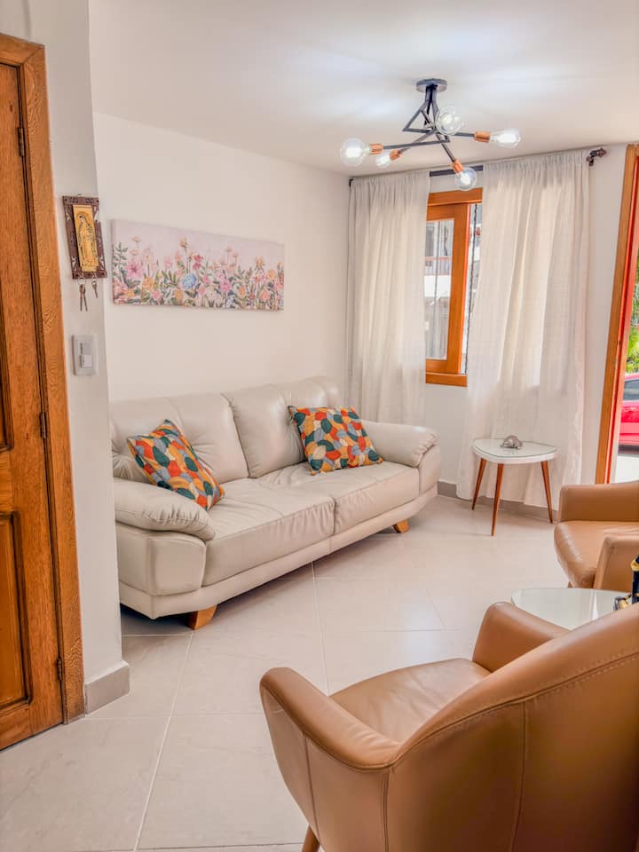 Casa Moderna En Envigado Con Parqueadero - Itagüí