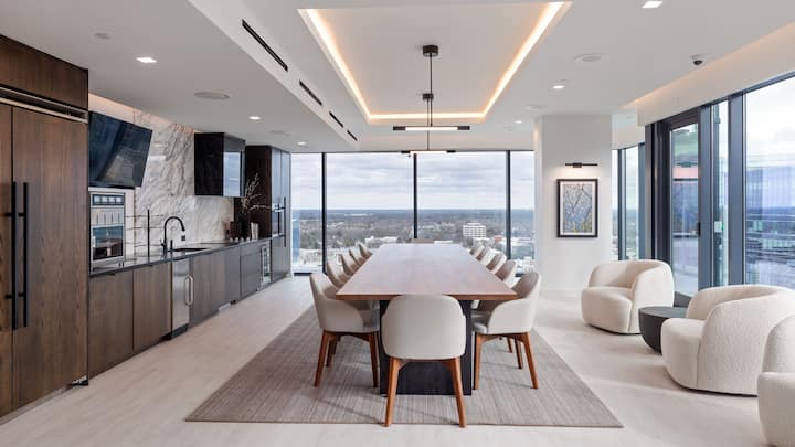 17th Floor Luxury Stay | Roof Pool & Sunset Views - Raleigh, NC