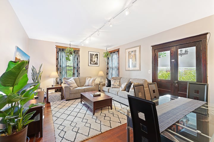 Downtown 3br W/ Large Living Room + Parking - Chester, PA