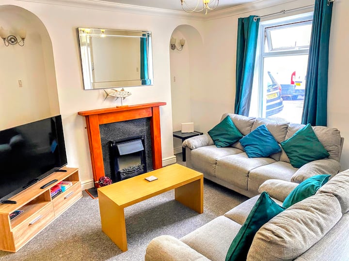 Convenient 3 Bed Swansea House In City Centre - Swansea
