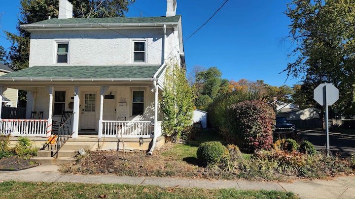 Quaint Cozy Home In The Heart Of The Borough - Warrington, PA