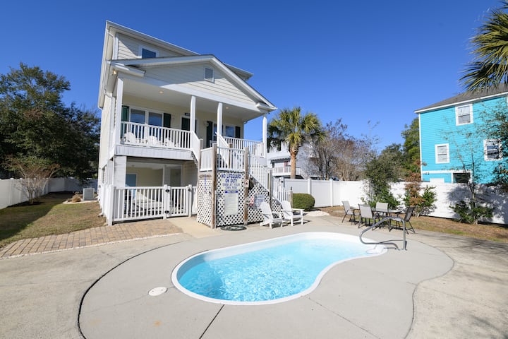 Pet Friendly Beach House - Hailey's Hideaway - Garden City, SC
