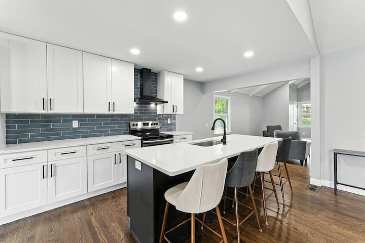 Beautiful & Affordable In Heart Of Overland Park! - Overland Park, KS