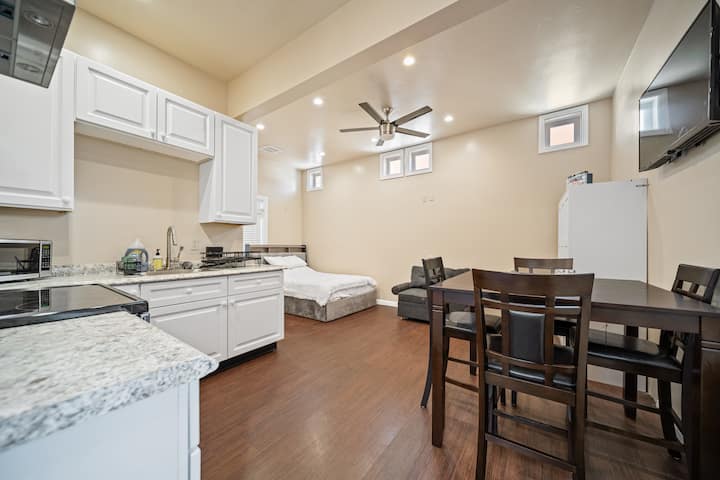 Silicon Valley Studio Near Hospitals And Amenities - Los Gatos, CA