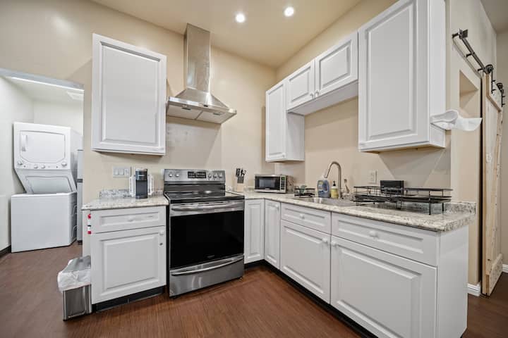Silicon Valley Studio Near Hospitals And Amenities - San Jose, CA