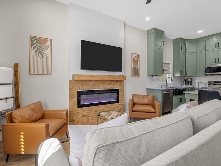 Modern Luxury & Downtown Convenience - Spartanburg, SC