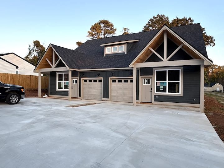 Modern Luxury & Downtown Convenience - Spartanburg, SC