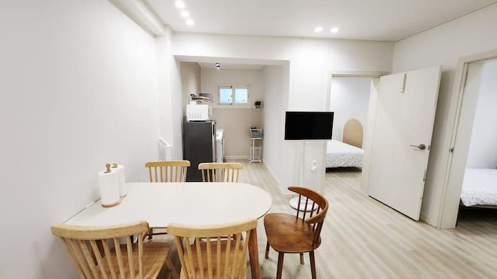 지하철역도보3분/지상위1층숙소/한팀집전체사용/가족,친구숙소/bts - Seúl